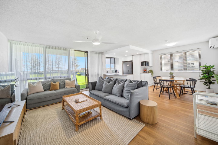 Alex Heads Oceanfront Escape - Maroochydore