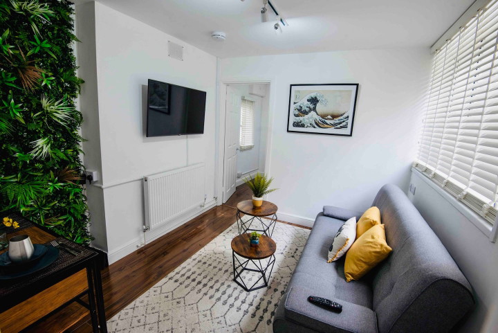 Central Modern Apartment Private Courtyard - Plymouth