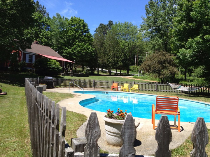 Cute Cottage - Poolside - Minutes To Activities - Stowe, VT