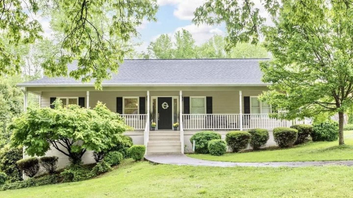 -Casual Luxury Farmhouse Feel; Walk To The Square! - Carrollton, GA