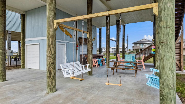 Sleeps 10 Direct Beach Access Fenced Yard - Crystal Beach, TX