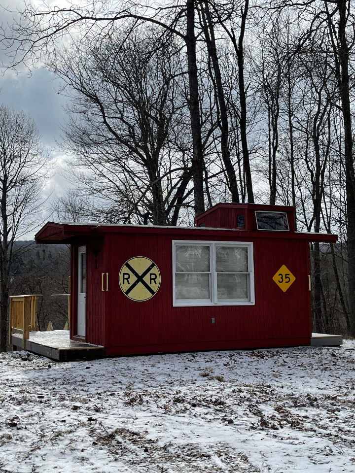 Rustic Caboose With Deck - Indian Lake, PA