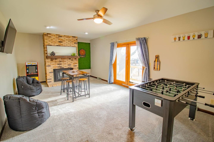 Legendary Multilevel Movie Theatre/game Room - Waterloo, IA