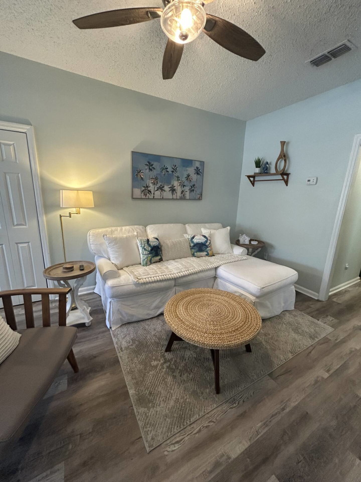 Sunshine House 2|1 Blk To Beach| Close To Mayo - Neptune Beach, FL