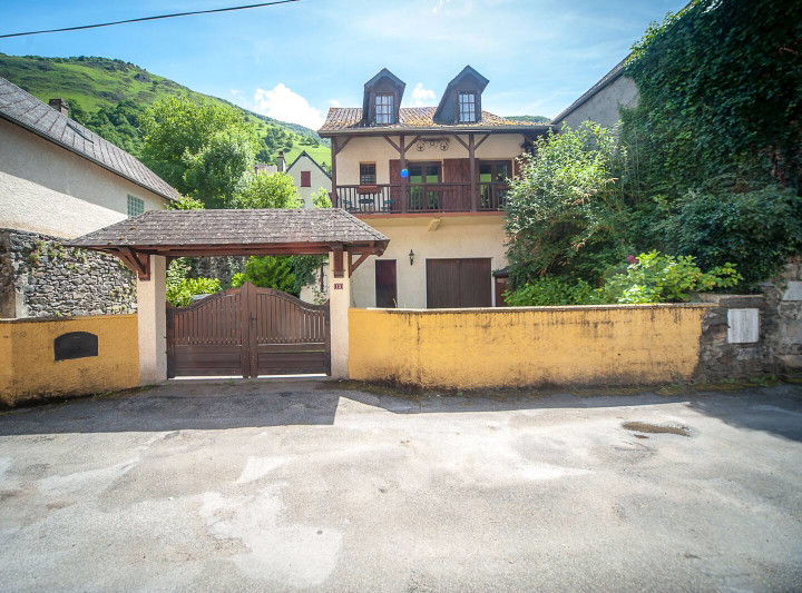 Mountain Lodge In The Heart Of The Village In The Upper Aspe Valley - Pirineos