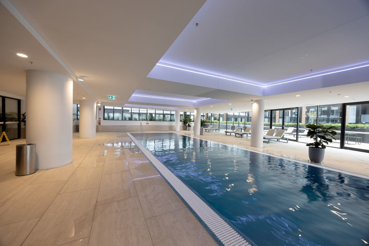 New Apartment, Pool, Sauna, Walk To Shopping - Canberra