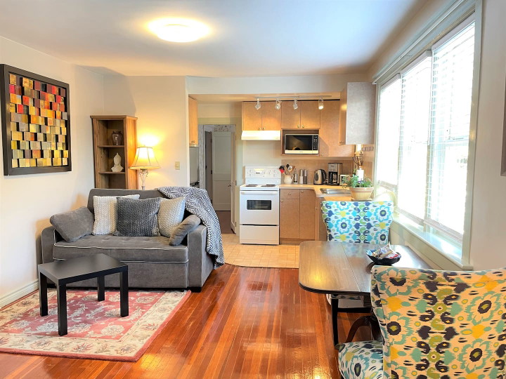 Charming Suite In Heritage Manor, Free Parking - Saanich
