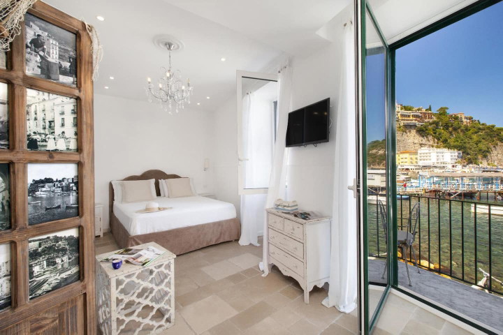 Sorrento Romantic Getaway | Sea-front Balcony - Sorrento