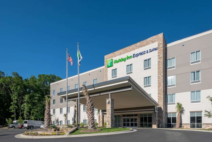 Near Clt Airport + Free Breakfast. Shuttle. Pool. - Charlotte, NC