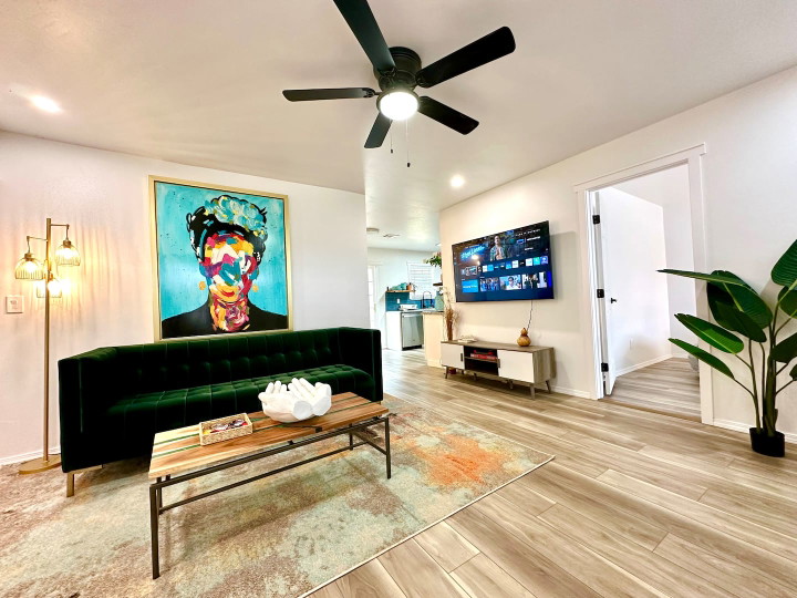 3 Br House: Rainfall Shower | Full Kitchen - Oklahoma City, OK