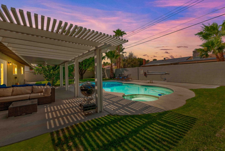 5 Min To The Strip W Game Room! Sleeps 8, Licensed - Las Vegas, NV