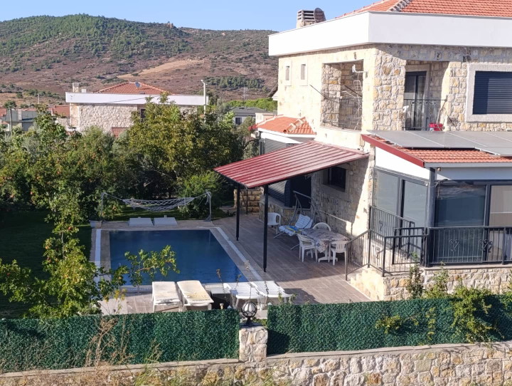 In Foça; Stone House For Rent On A Monthly Basis Until May 2027. - Foça