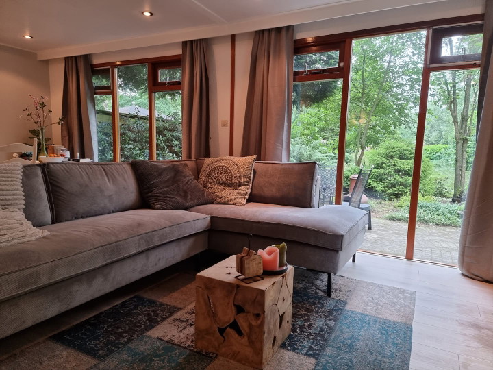 Spacious Chalet By The Pond In Beautiful Forest Park - Nunspeet