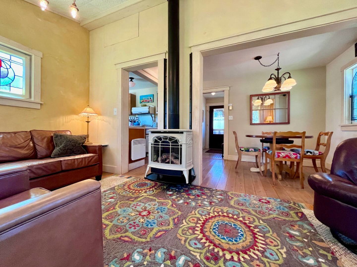 Bernies-dog Friendly, River Views, Walk To Town! - Twisp, WA