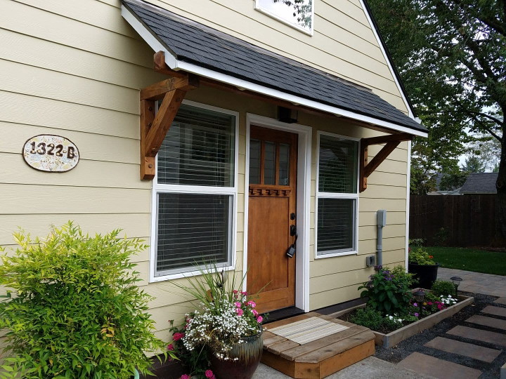 Rose City Park Guesthouse! - Portland, OR