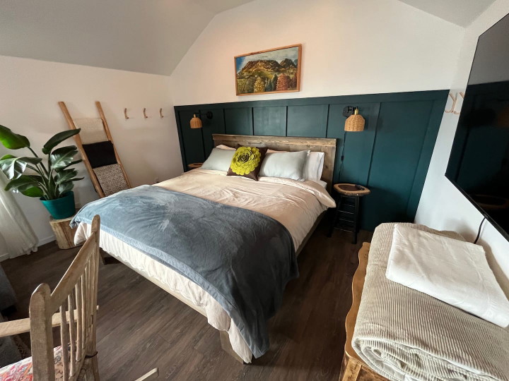 Birdsong Ridge Guesthouse - Vernon, BC, Canada