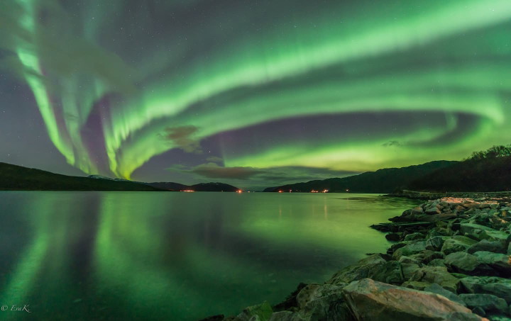 The Perfect Place For Aurora. Outdoor Sauna/tub. - Norway