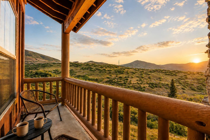 Gorgeous Fall Leaf Mountain Views, Private Balcony - Utah
