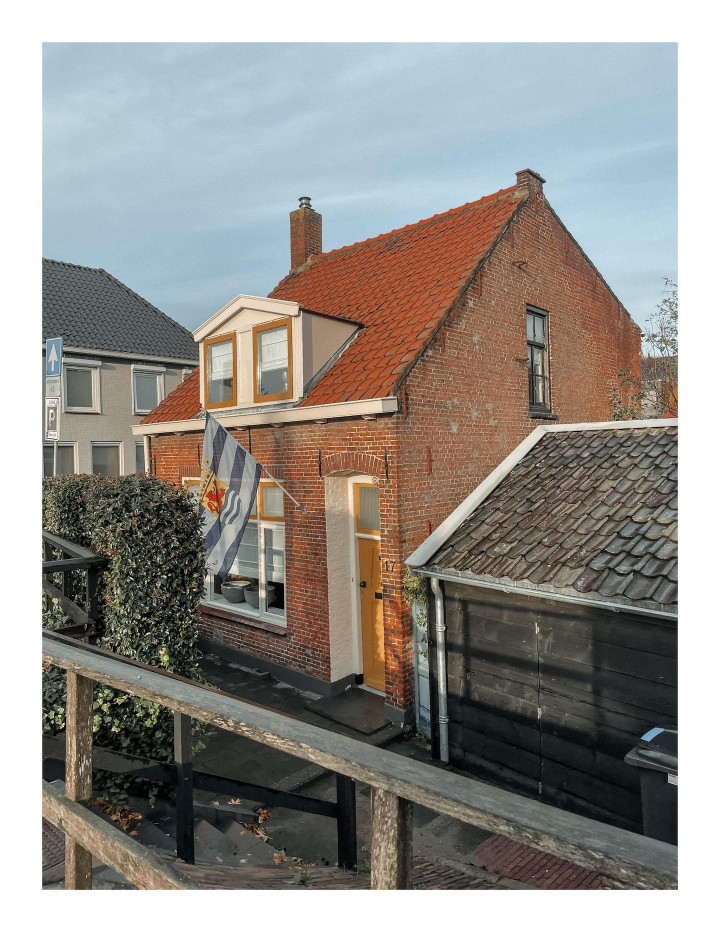 Sleeping On Tholen, - Bergen op Zoom