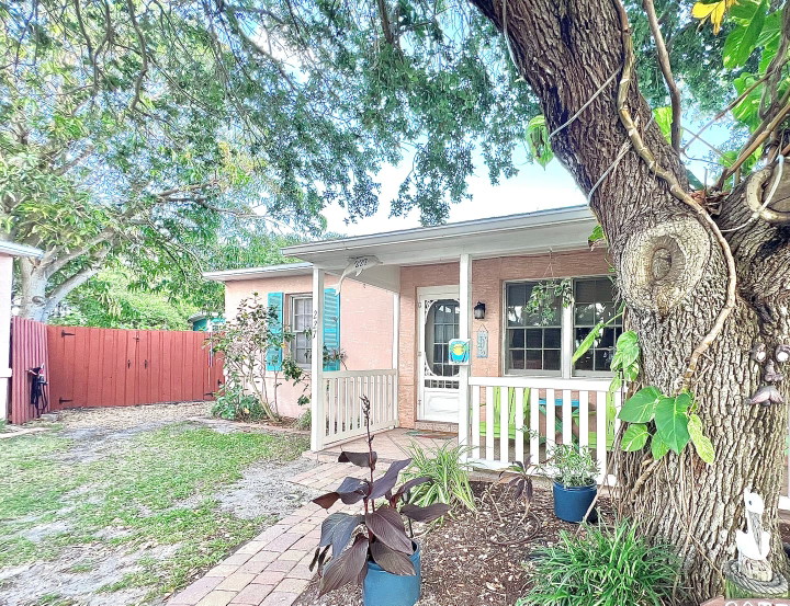Coastal Cottage 227 | Walk To Beach King Bed - Cocoa Beach, FL