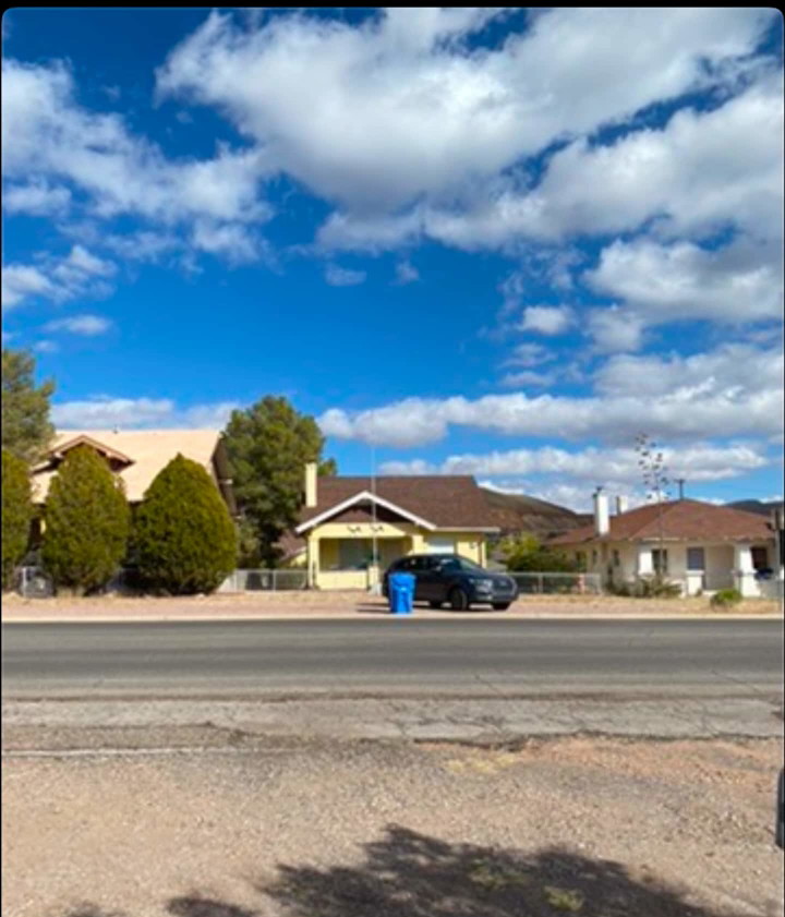 Warren Bungalow Parking In Front Of House! - Bisbee, AZ