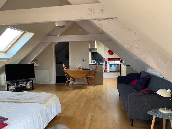 Lovely Loft Apartment On High St With Parking - Crickhowell