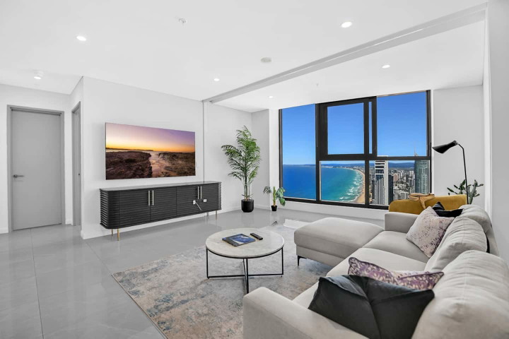 70 Stories Ocean View Apartment - Surfers Paradise