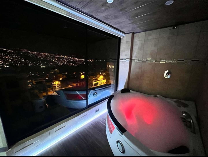 Beautiful Suite Private Jacuzzi And Panoramic View - Quito