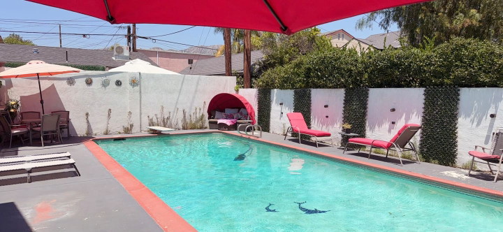 Pool Guesthouse Near Hollywood & Studios - California
