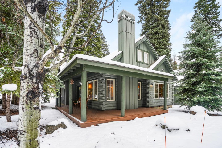 Two King Masters, Hot Tub, Snowmobile Parking - McCall, ID