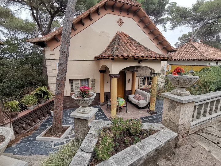 Modernist House 20 Km From The Centre Of Barcelona - Badalona