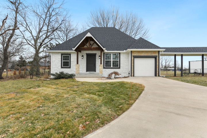 Luxury Guest House Retreat At Five Hidden Acres - Kansas City, MO
