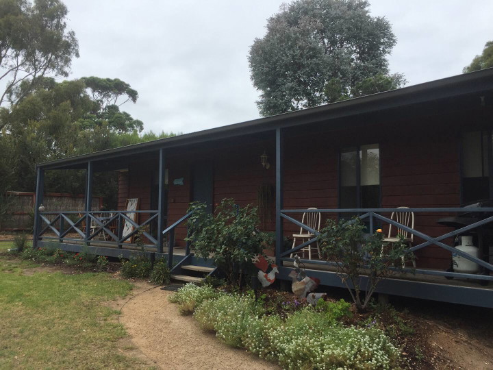Compact 2 Bedroom Cedar Cabin - Phillip Island