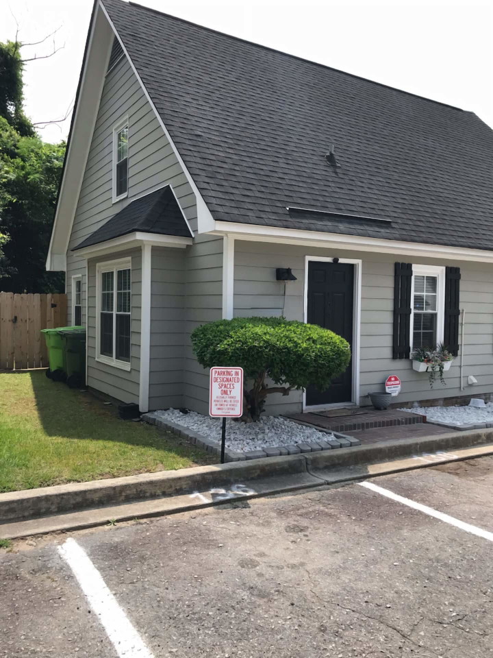Gold Cottage: King Bed+workspace | Near Downtown - Columbia, SC