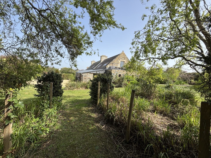 Douarenn Braz · Douarenn Braz A Haven Of Peace - Tréguier