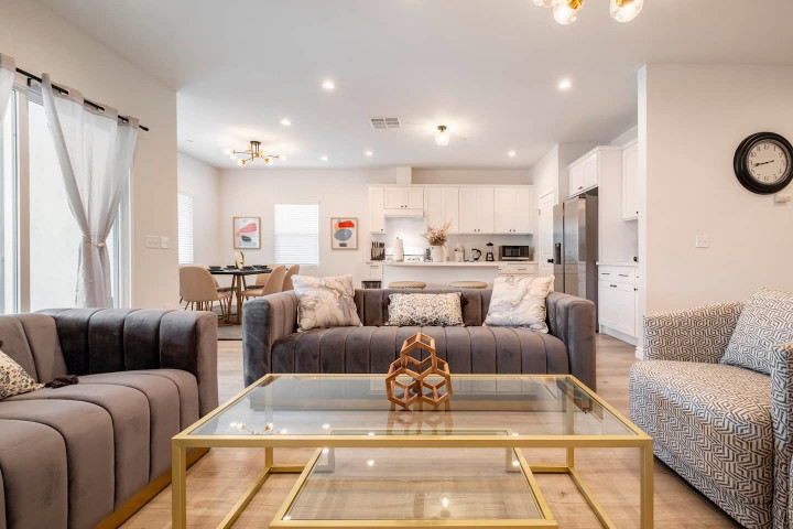 Stylish 4br ~ Near Colleges, Bbq Patio, Pool Table - Claremont, CA