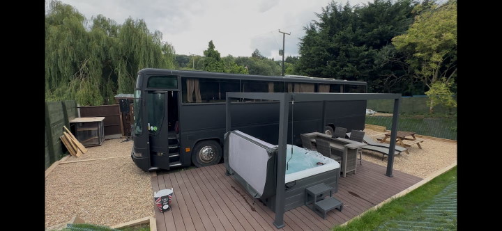 Coach Conversion With Private Hot Tub - Kent
