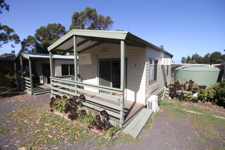 Standard Cabin (Sleeps 5) - Melbourne