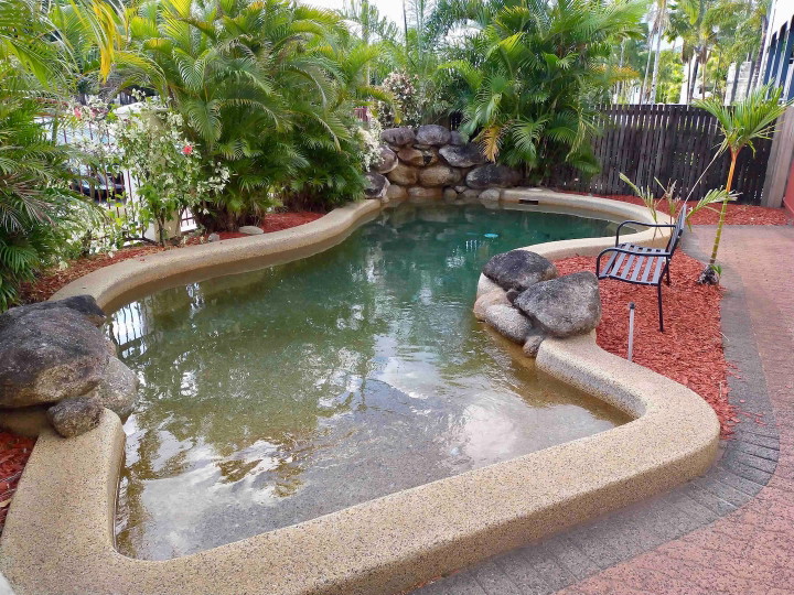 Walk To Cairns City! - Two Bed, Two Bath, Laundry, Pool - Cairns