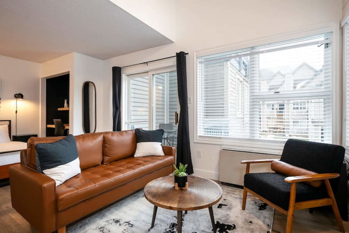 Slopeside Terminal - Pool, Shuttle & Private Patio - Thornbury