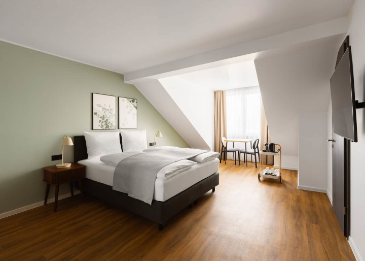 Limehome Düsseldorf Kö | Comfort Double Room - Düsseldorf
