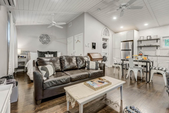 The Springs Studio: Modern Farmhouse Near Downtown - Colorado Springs, CO