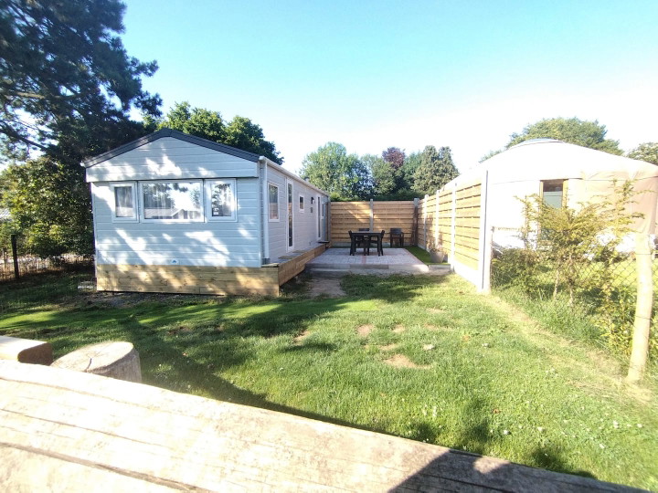 Magnolia A 10 Minutes A Pied De Pairi Daiza -