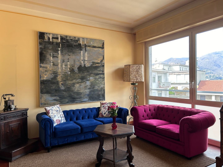 Gionnis': Mountain View Classy Downtown Apartment - Como