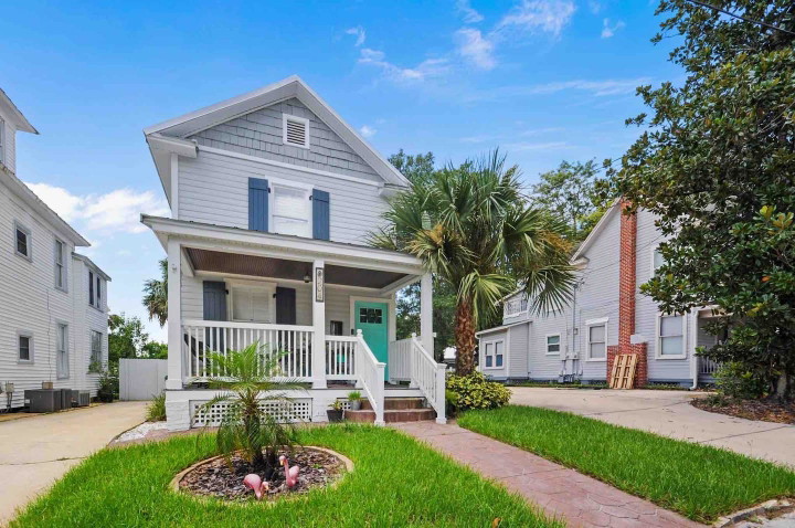 Stetson & Downtown Deland Coastal Cottage - DeLand, FL