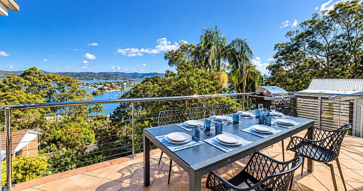 Carinya Coastal Escapes | Bay Views & Bouddi - Gosford