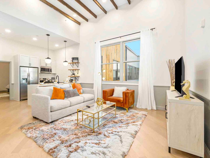Chic & Airy 2br Loft | Shopping & Nightlife Nearby - Birmingham, AL