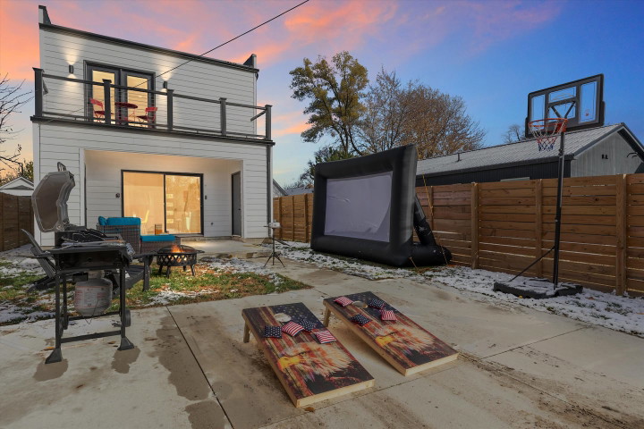 Cozy Movie Yard, Fire Pit - 10 Min To Casino - Detroit, MI