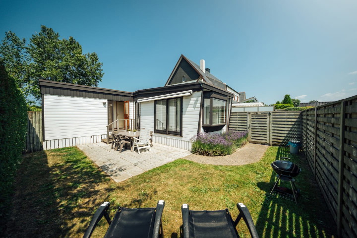 Chalet Avec Jardin Privé, 2 Ch., Plage 300m - Bredene