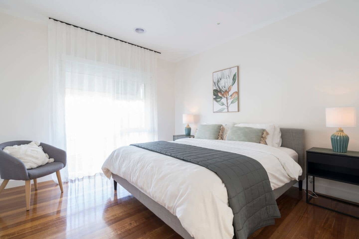 Sea Quinn Escapesteps To Dromana Beach & Dining - Safety Beach
